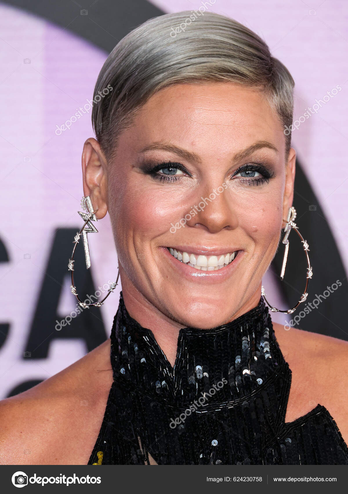 Pink Alecia Beth Moore Hart Wearing Vintage Bob Mackie Arrives — Stock ...