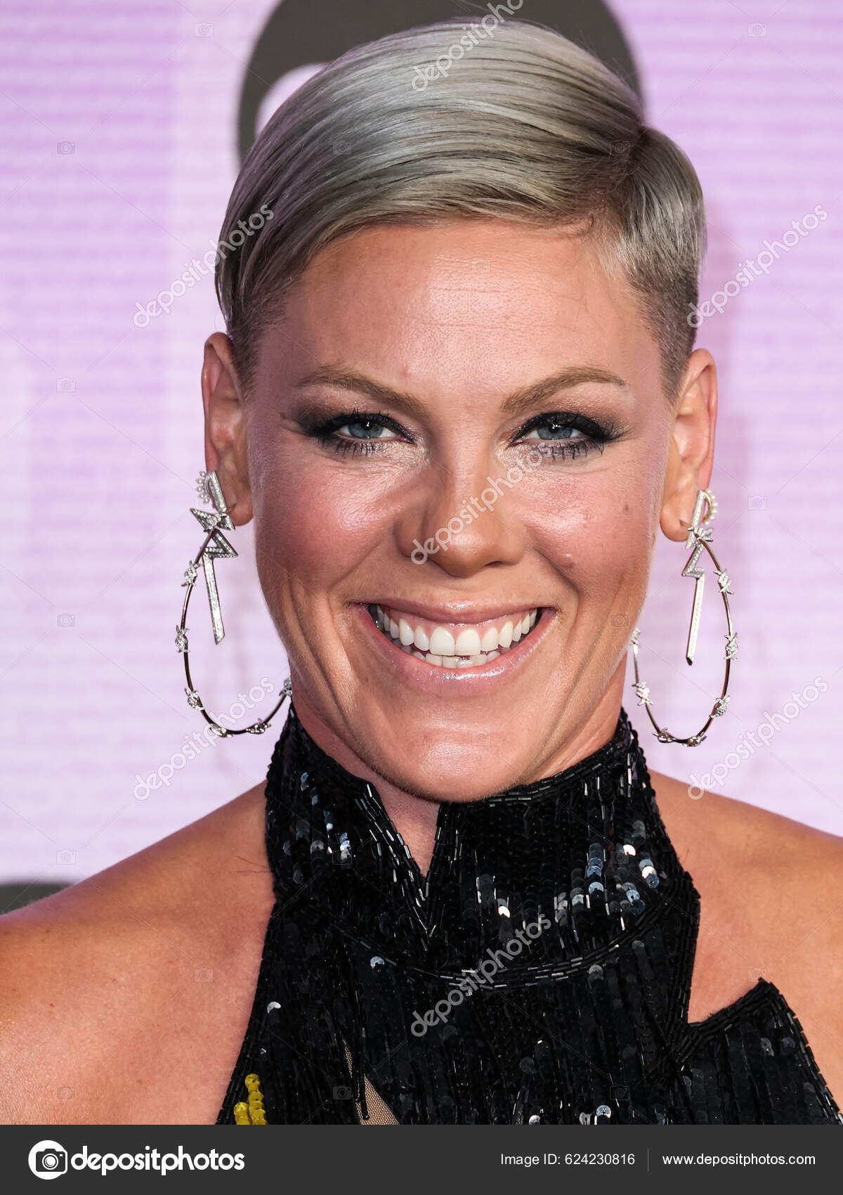 Pink Alecia Beth Moore Hart Wearing Vintage Bob Mackie Arrives — Stock ...