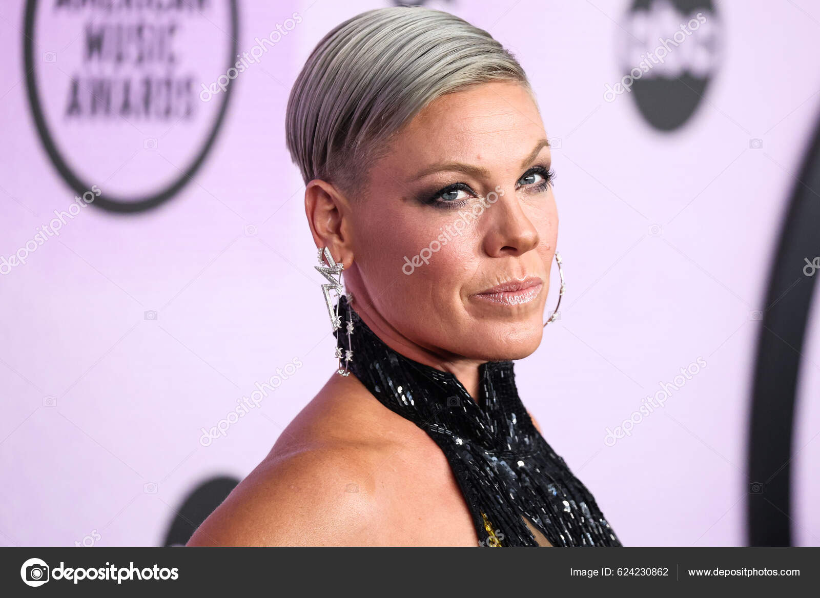 Pink Alecia Beth Moore Hart Wearing Vintage Bob Mackie Arrives — Stock ...