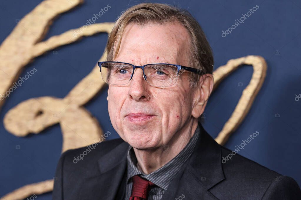 El actor inglés Timothy Spall llega al estreno de Netflix 'The Pale ...
