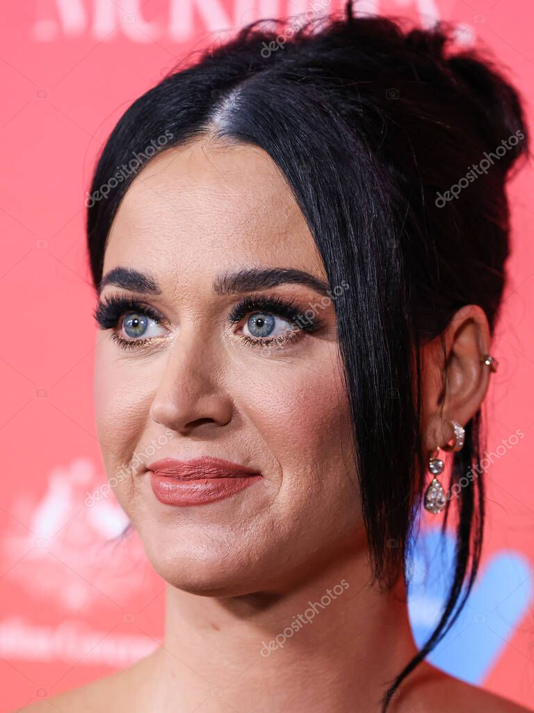 American singer-songwriter Katy Perry arrives at the GDay USA Arts Gala ...