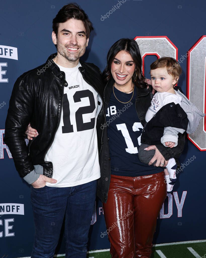 Jared Haibon and Ashley Iaconetti Haibon arrive at the Los Angeles ...