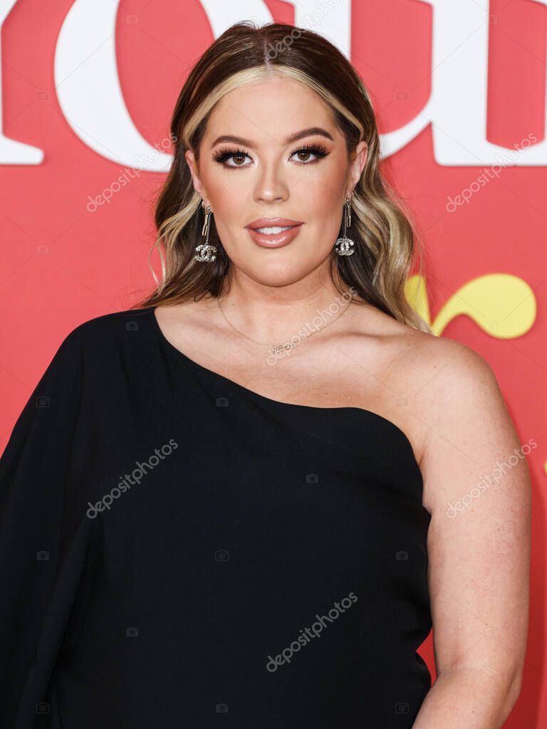 Lex Nicoleta arrives at the World Premiere Of Netflix's 'Your Place Or ...