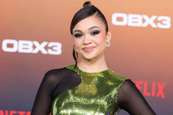 La actriz estadounidense Madison Bailey llega al estreno de la ...