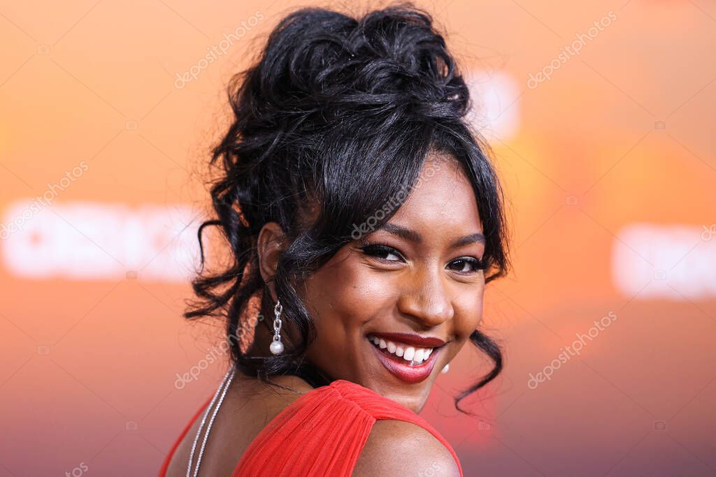 Carlacia Grant arrives at the Los Angeles Premiere Of Netflix's 'Outer ...