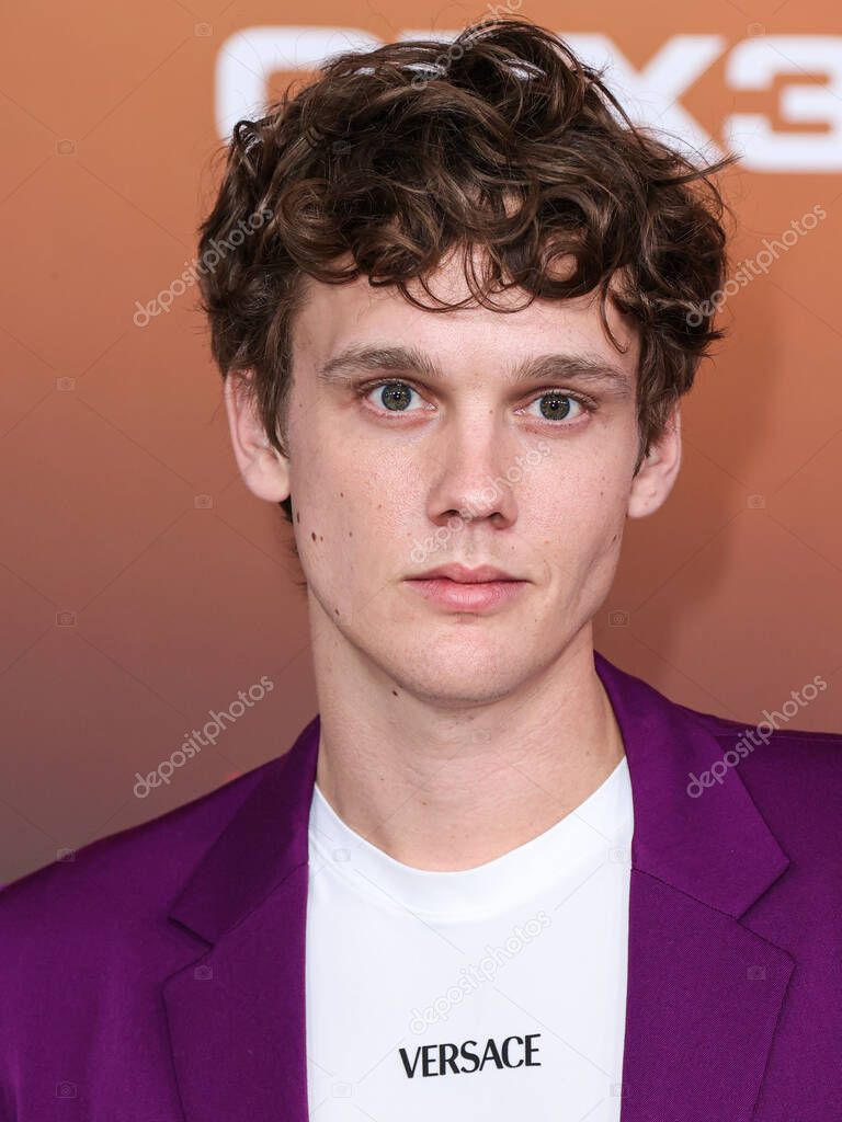 American actor Hunter Doohan arrives at the Los Angeles Premiere Of ...