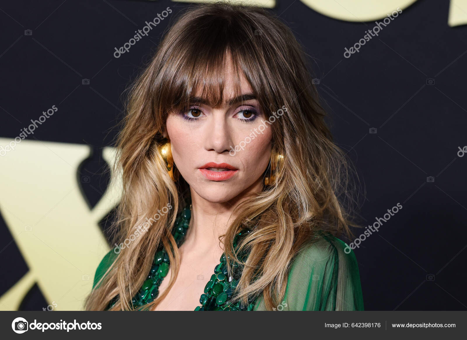 English Model Actress Singer Suki Waterhouse Wearing Stephane Rolland ...