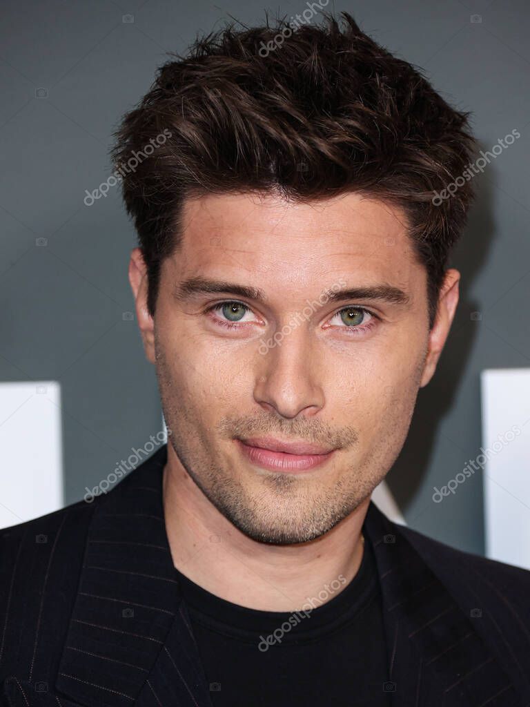 Ronen Rubinstein llega al estreno en Los Ángeles de la primera ...