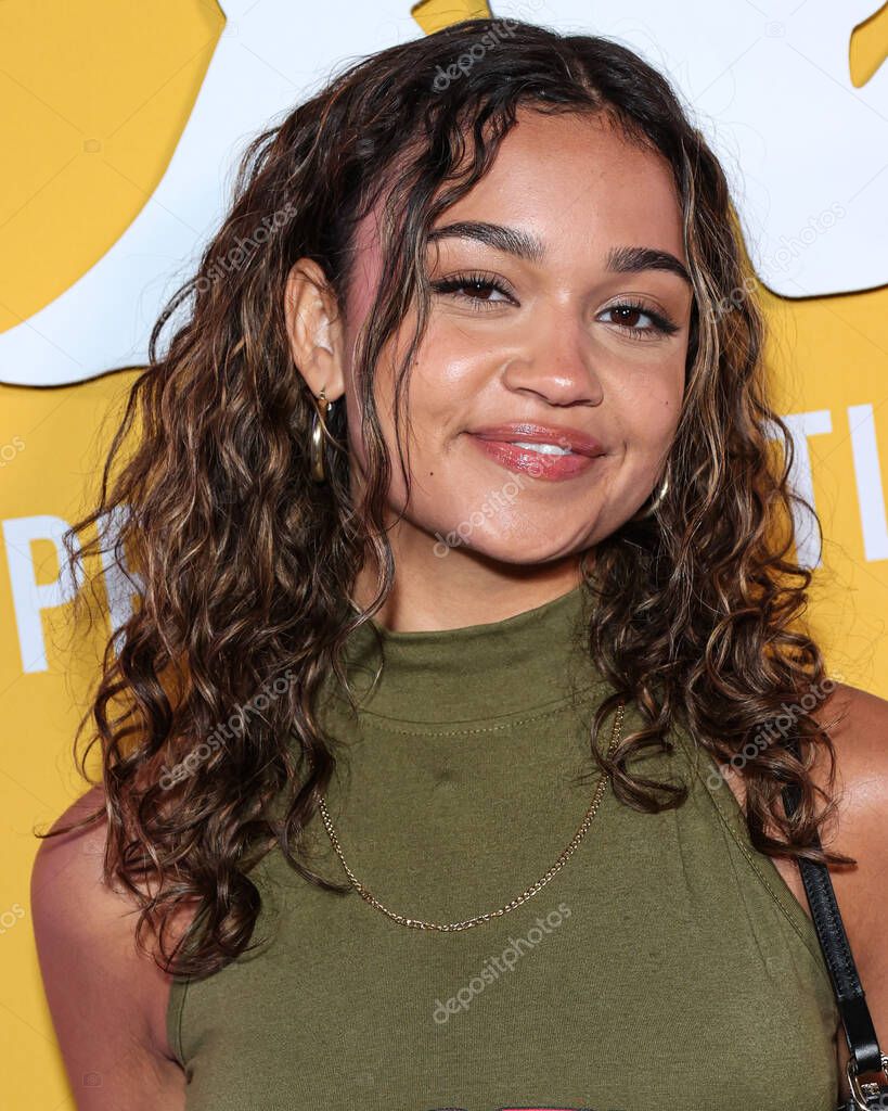 La actriz y modelo estadounidense Madison Bailey llega a ...