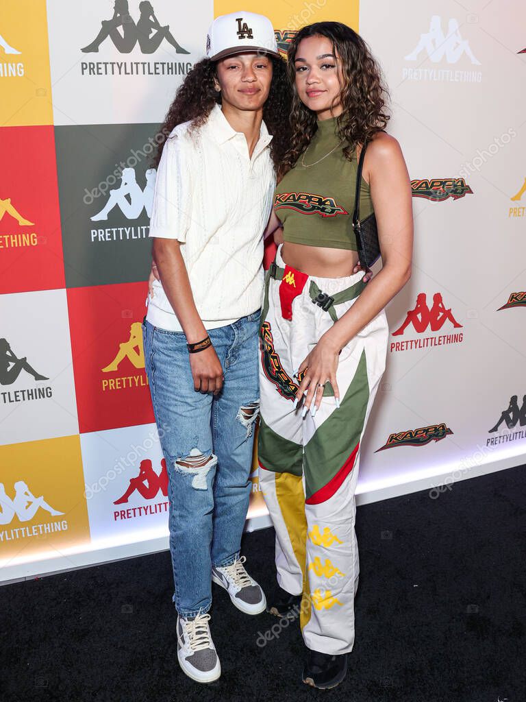 Mariah Linney y su novia Madison Bailey llegan a PrettyLittleThing X ...