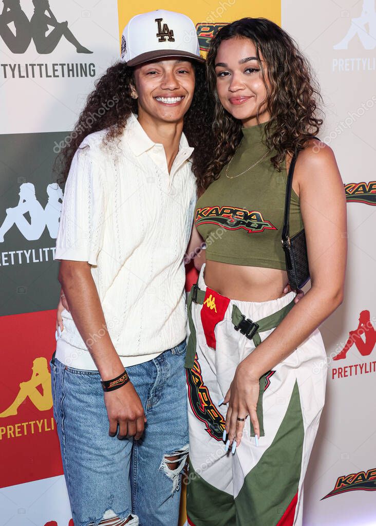 Mariah Linney y su novia Madison Bailey llegan a PrettyLittleThing X ...