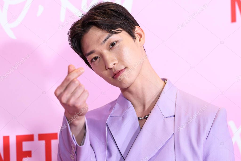 Sang Heon Lee llega al Premiere Event Of Netflix 's' XO, Kitty 'Season ...