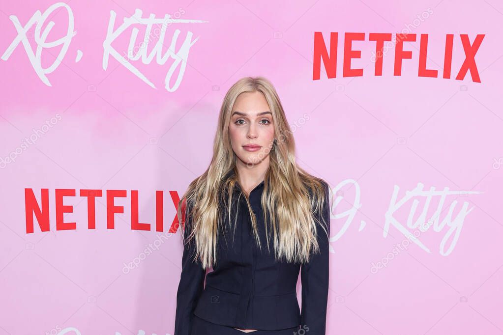 El podcaster estadounidense Alex Cooper (Alexandra Cooper) llega al ...