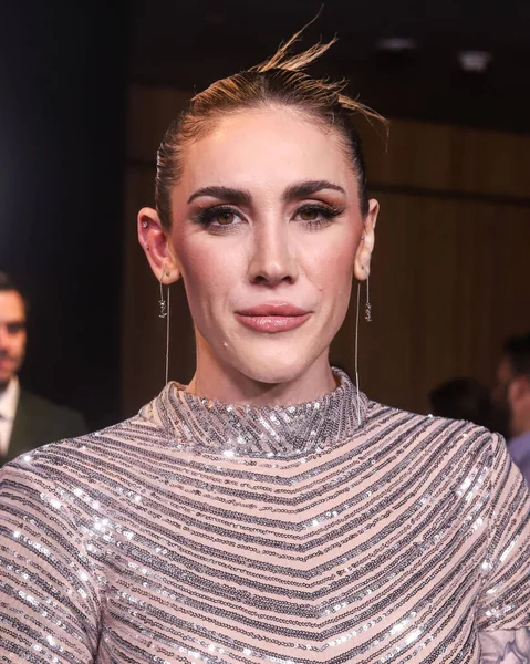 La artista marcial mixta australiana Megan Anderson llega al estreno de ...