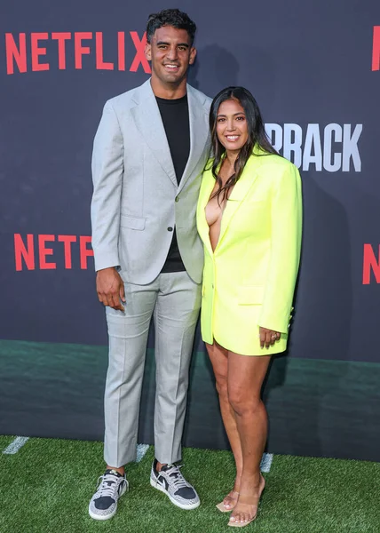 Marcus Mariota y su esposa Kiyomi Cook llegan al estreno en Los Ángeles ...