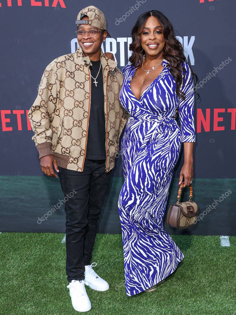 Jessica Betts y su esposa Niecy Nash Betts llegan al estreno de la ...