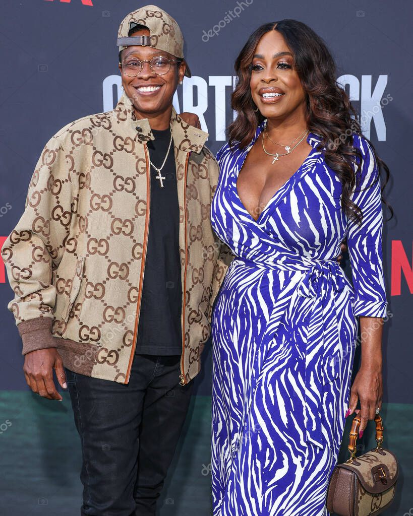 Jessica Betts y su esposa Niecy Nash Betts llegan al estreno de la ...