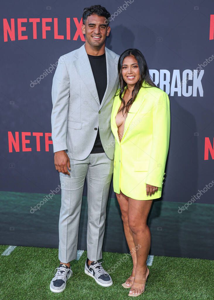 Marcus Mariota y su esposa Kiyomi Cook llegan al estreno en Los Ángeles ...
