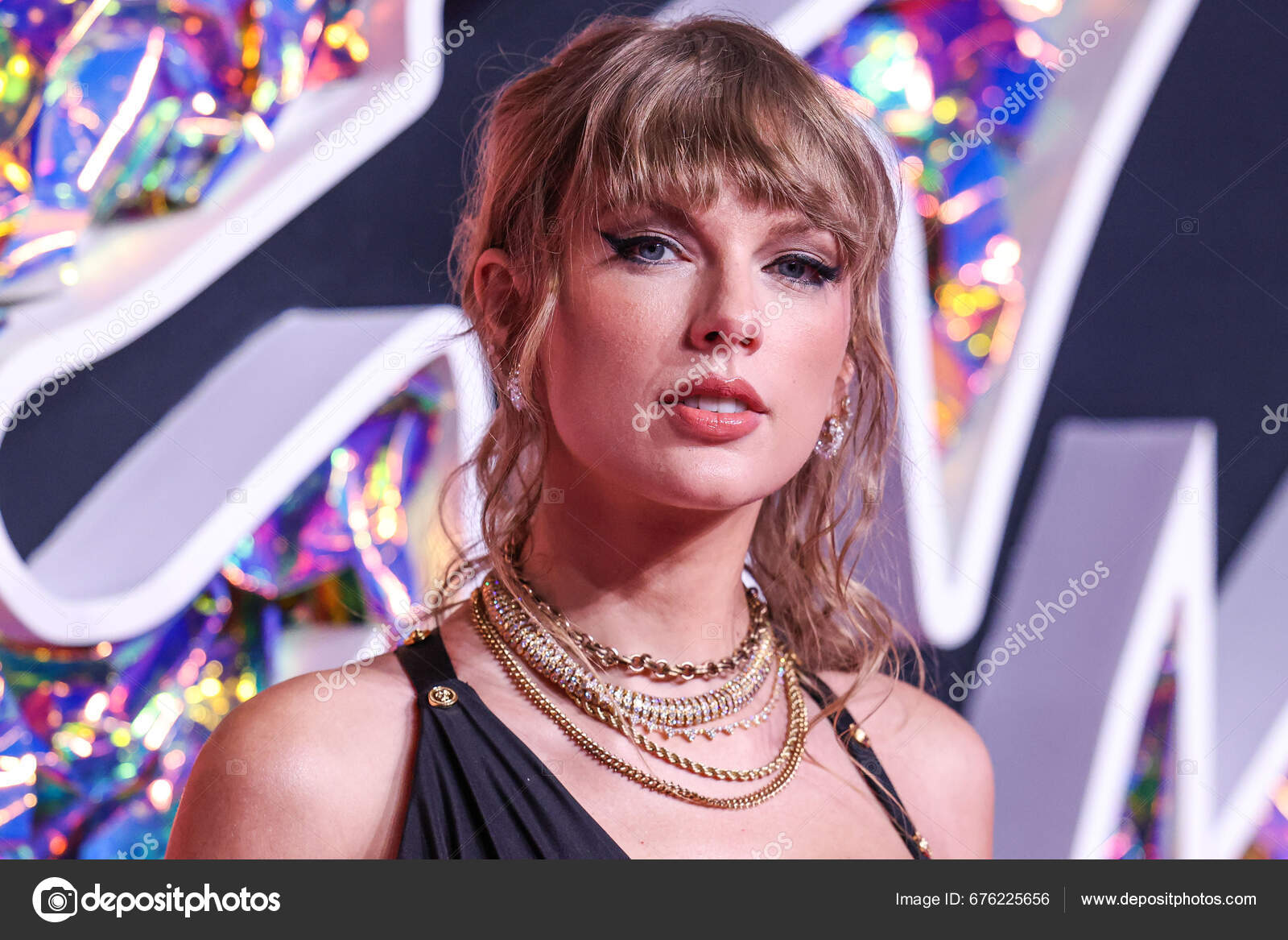American Singer Songwriter Taylor Swift Wearing Versace Dress Arrives ...