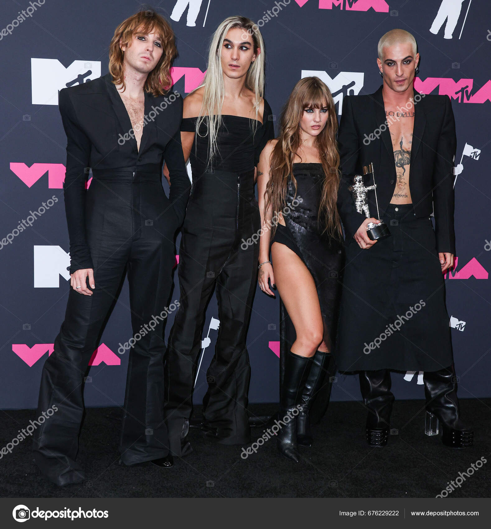 Thomas Raggi Ethan Torchio Victoria Angelis Damiano David Mneskin Maneskin — Fotografia de Stock ...