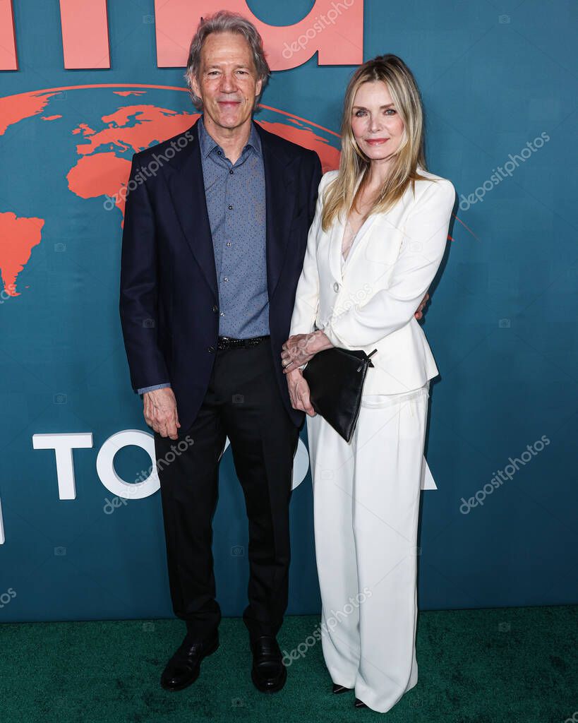 David E. Kelley y su esposa Michelle Pfeiffer llegan a la 33ª Gala ...