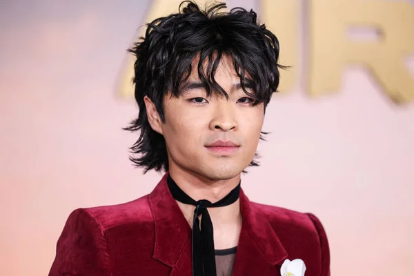 Dallas Liu llega al estreno mundial de la primera temporada de 'Avatar ...