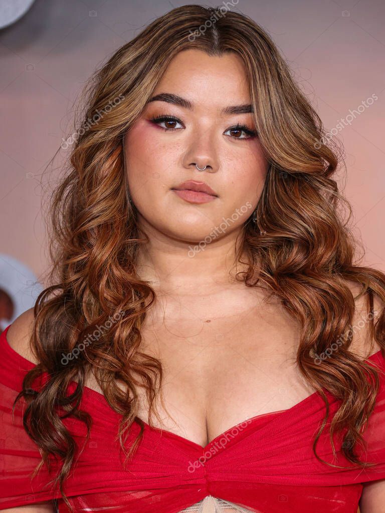 Elizabeth Yu llega al estreno mundial de la primera temporada de 'Avatar: The Last Airbender' de ...