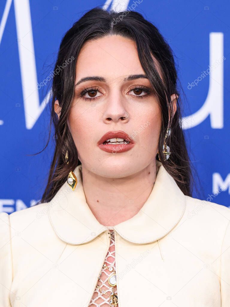Bea Miller llega al Billboard Women In Music 2024 celebrado en el ...