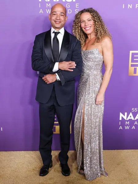 Scott Mills y Chanda Gibson llegan a los 55º Premios Anuales de Imagen ...