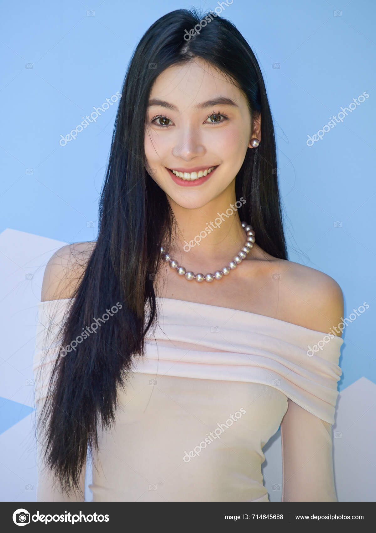 Mengling Arrives 7Th Annual Revolve Festival 2024 2024 Coachella Valley ...