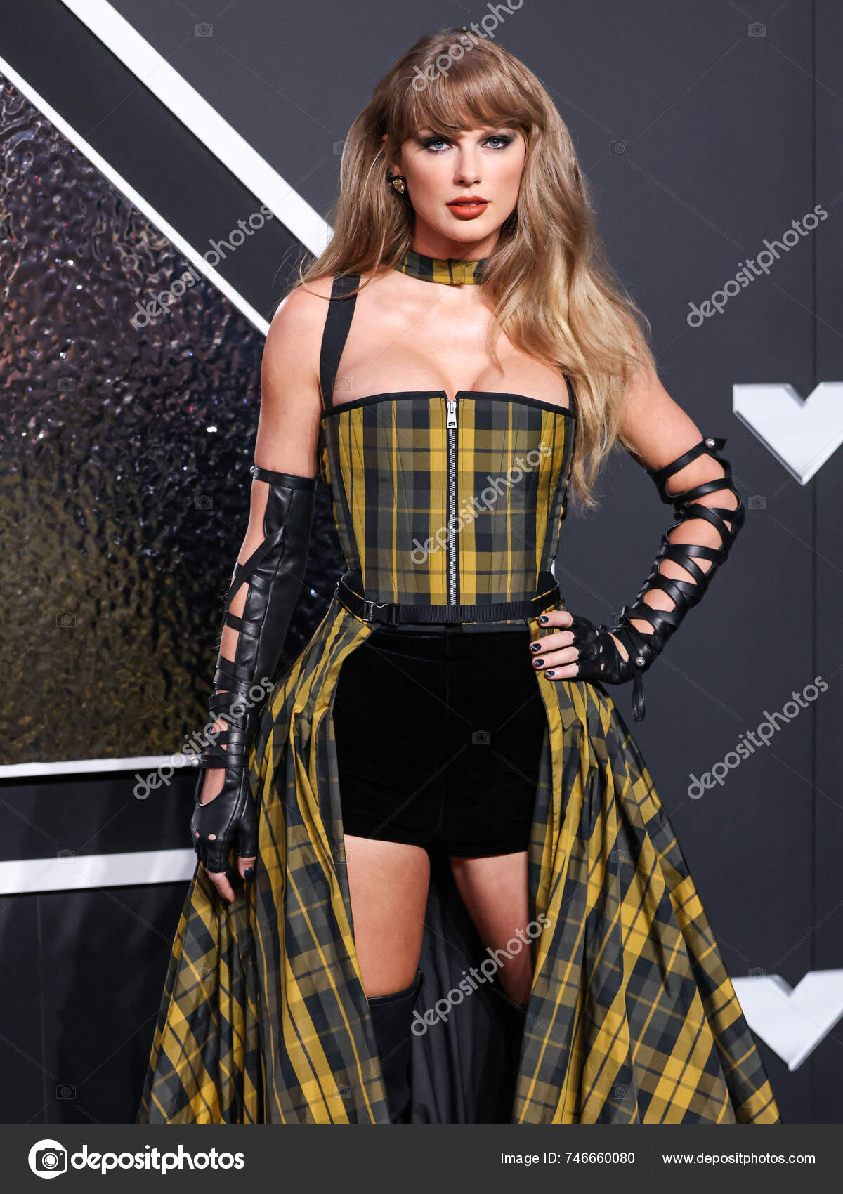 Taylor Swift Wearing Dior Arrives 2024 Mtv Video Music Awards — Stock ...