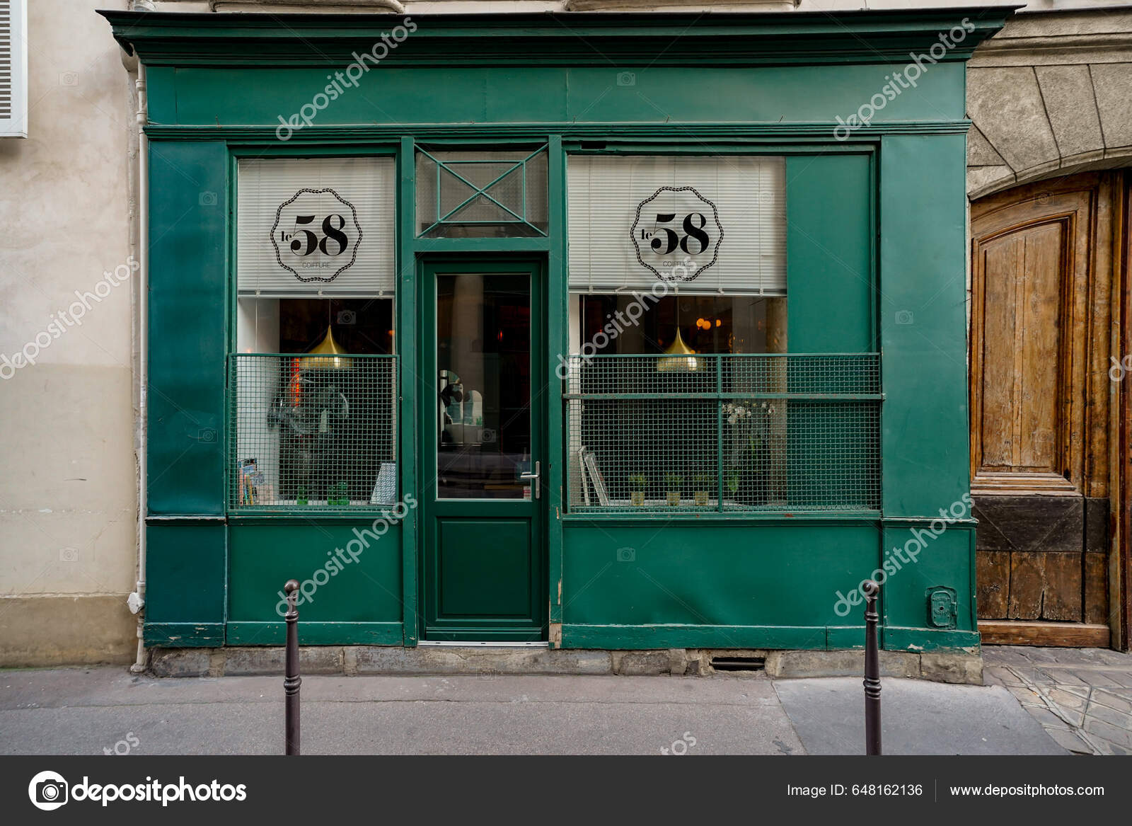 2023 Facade Parisienne Typique Ancienne Devanture Commerciale Boutique ...