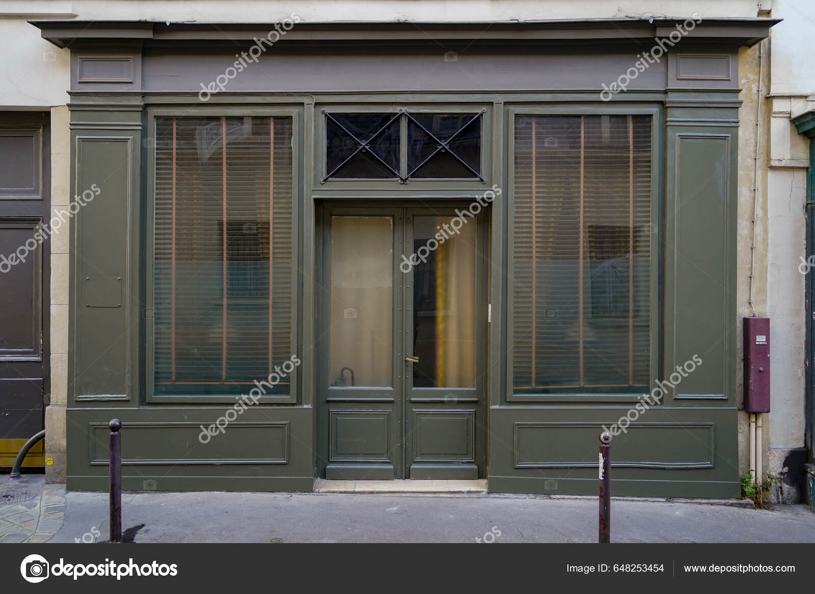 2023 Devanture Parisienne Typique Ancien Commerce Devanture Magasin ...
