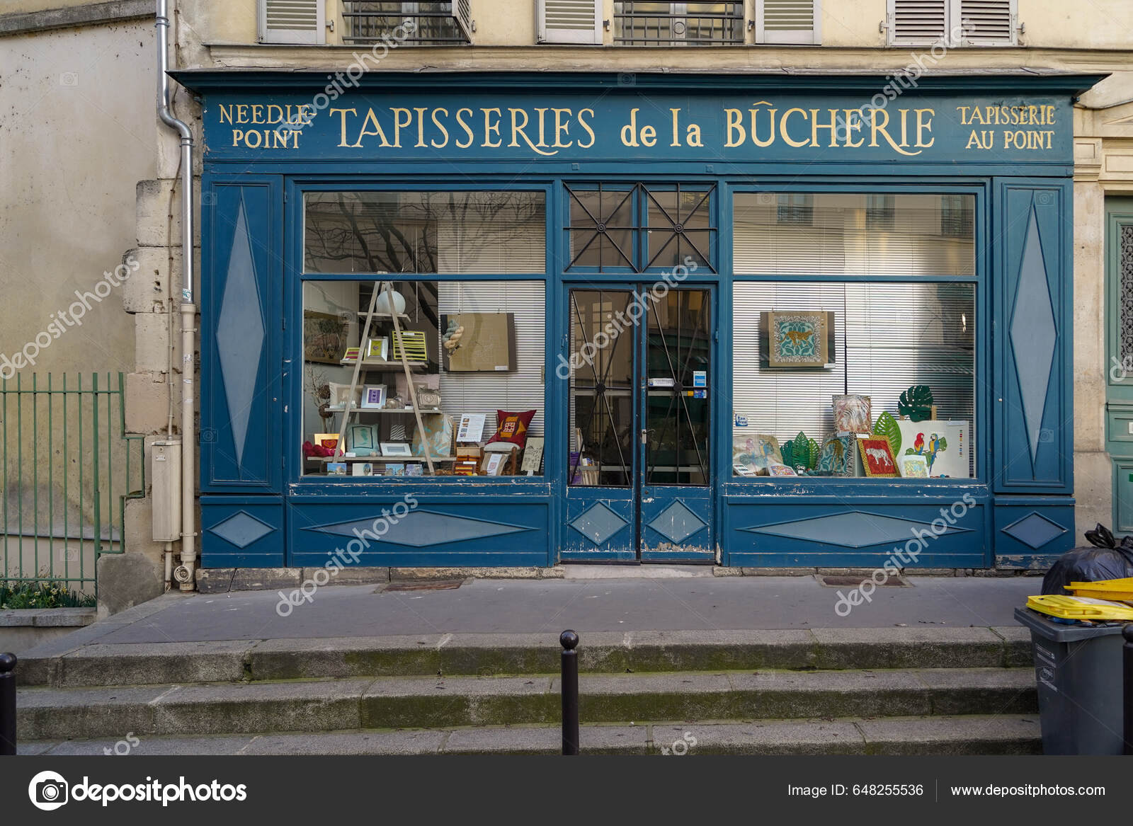 2023 Devanture Ancienne Typique Paris Modle Boutique Vintage Pour ...
