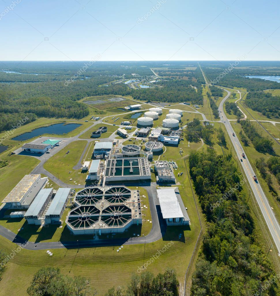 Moderna instalación de limpieza de agua en la planta de tratamiento de ...