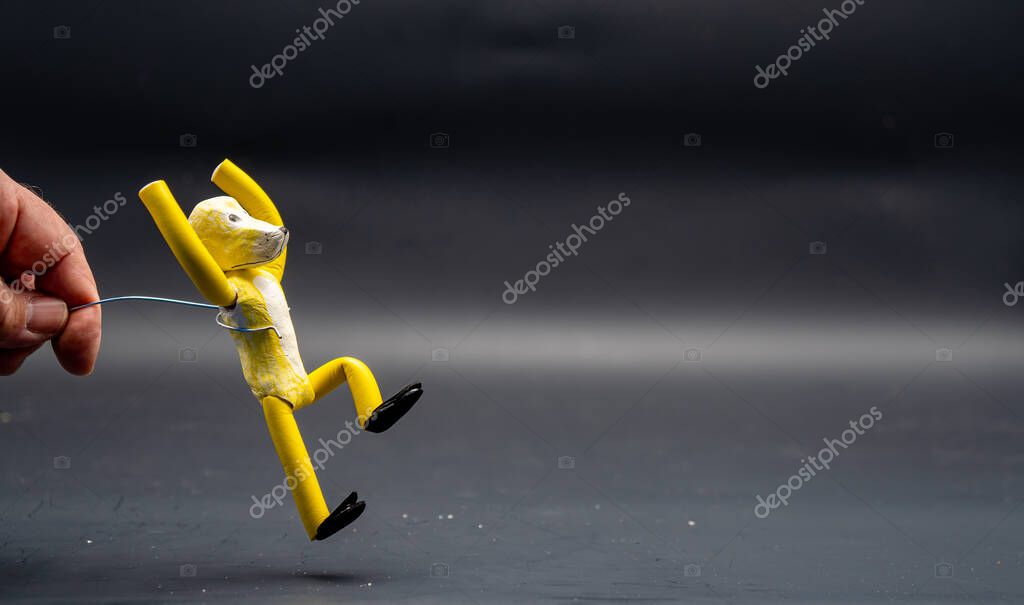 Proceso de paro de salto. Final del salto Mano del hombre sosteniendo ...