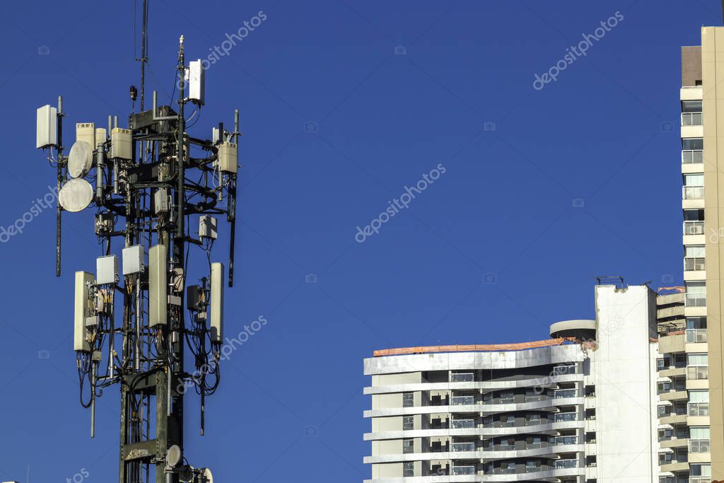 Torre de telecomunicaciones con espacio de copia.Sistema de conexión ...