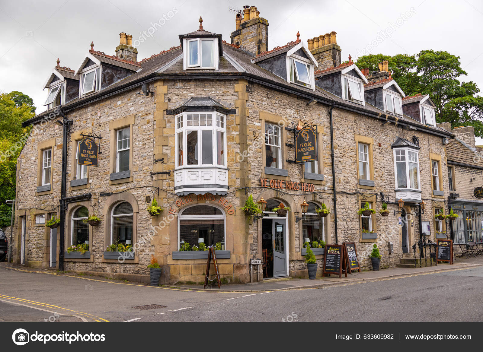 Beautiful Village Castleton Peak District Manchester United Kingdom ...