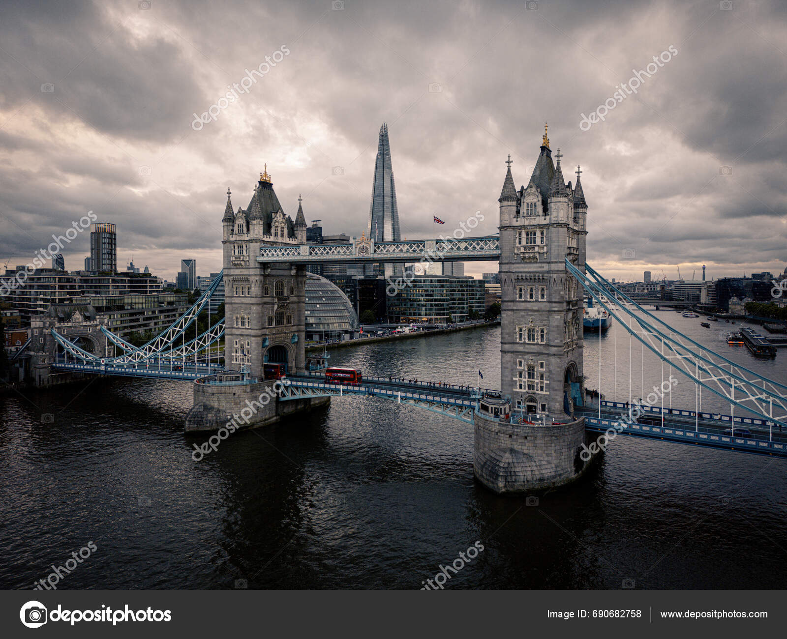 Tower Bridge London Dramatic Sky — Stock Editorial Photo © 4kclips ...