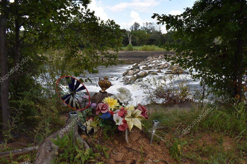 Presa de Rochester en el río Verde en Kentucky, como se menciona en la ...