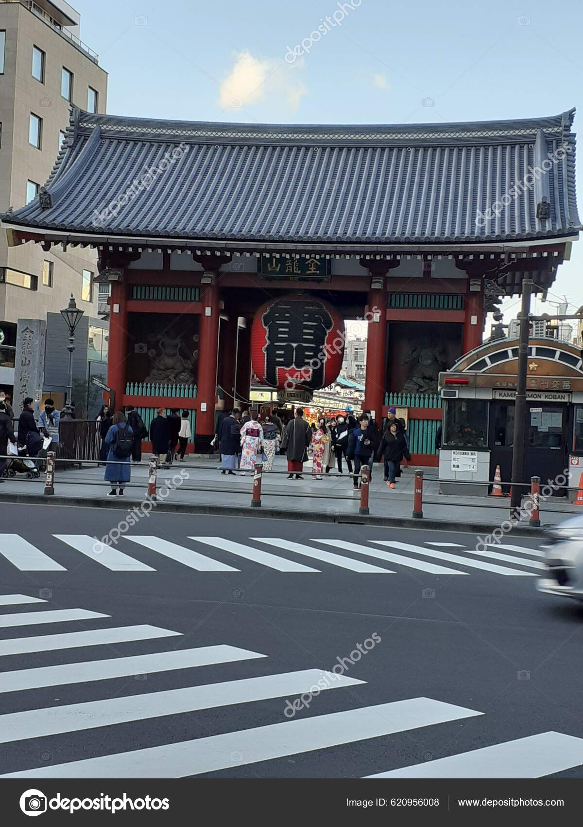 Tokyo City Street View Trees — Stock Editorial Photo © ALicudis #620956008