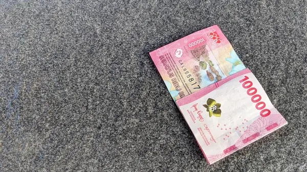 100 piso in rupiah Stock Photos, Royalty Free 100 piso in rupiah Images ...