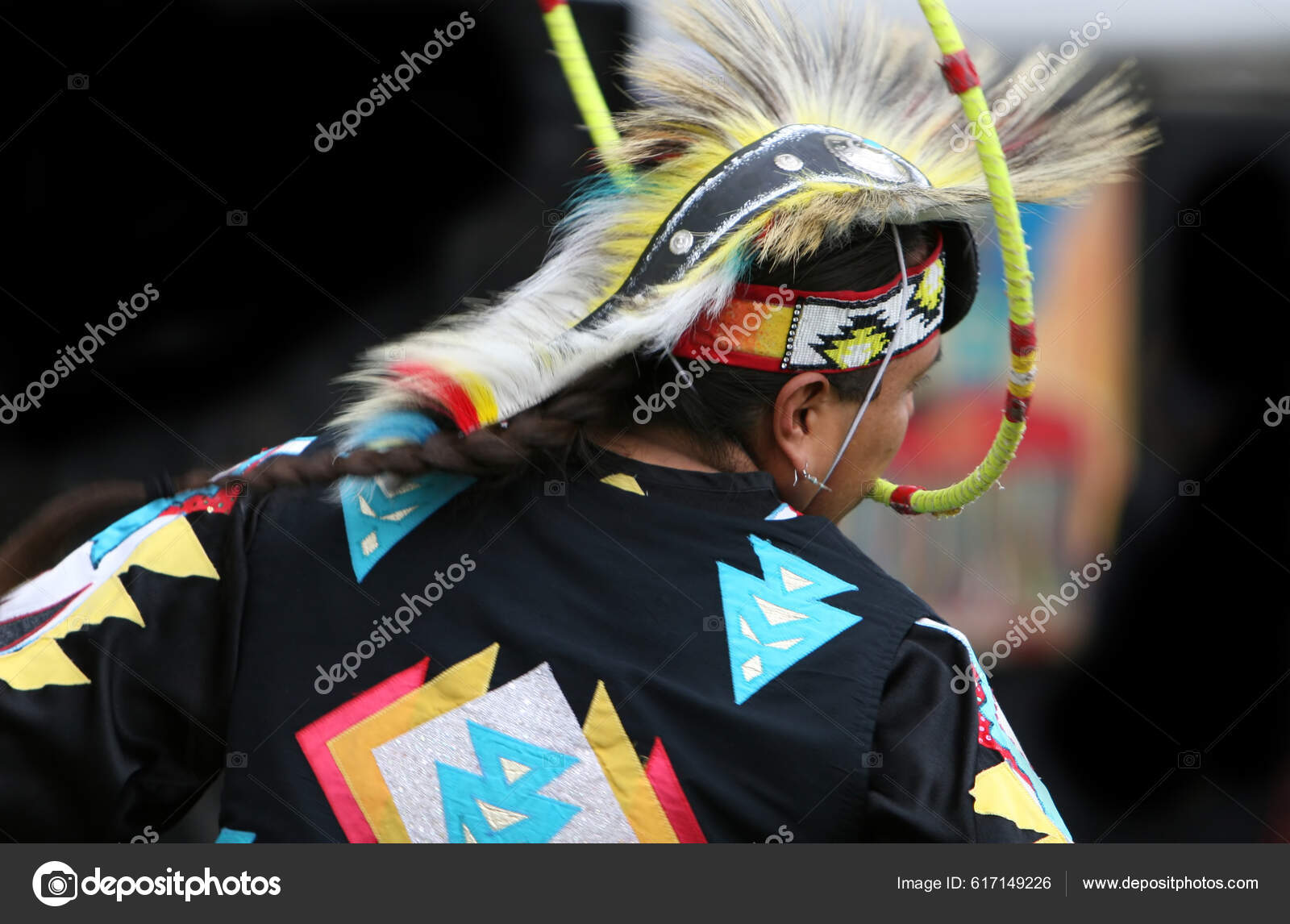 Native American Costume Dancer — Stock Editorial Photo © YAY_Images ...