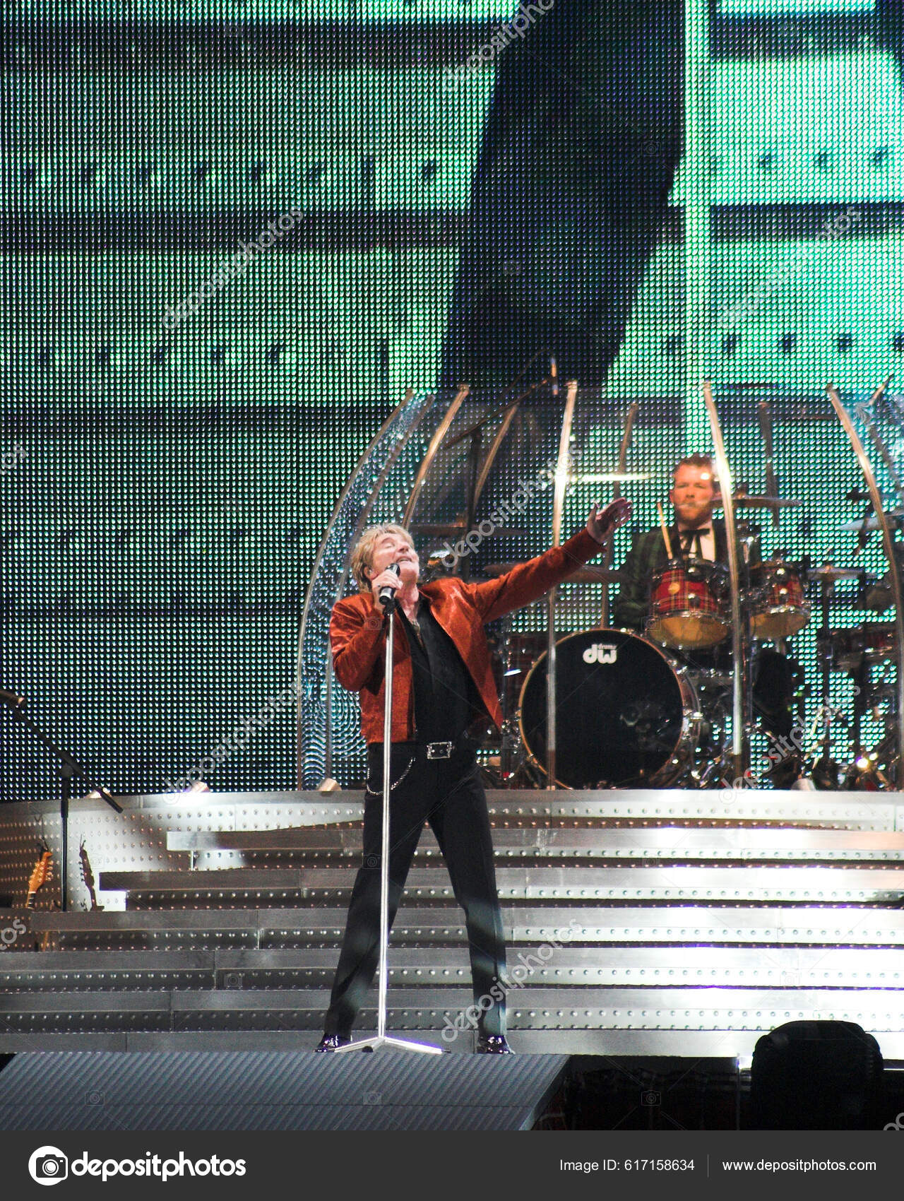 Rod Stewart Performs Concert Millennium Stadium His Rockin Tour Cardiff ...