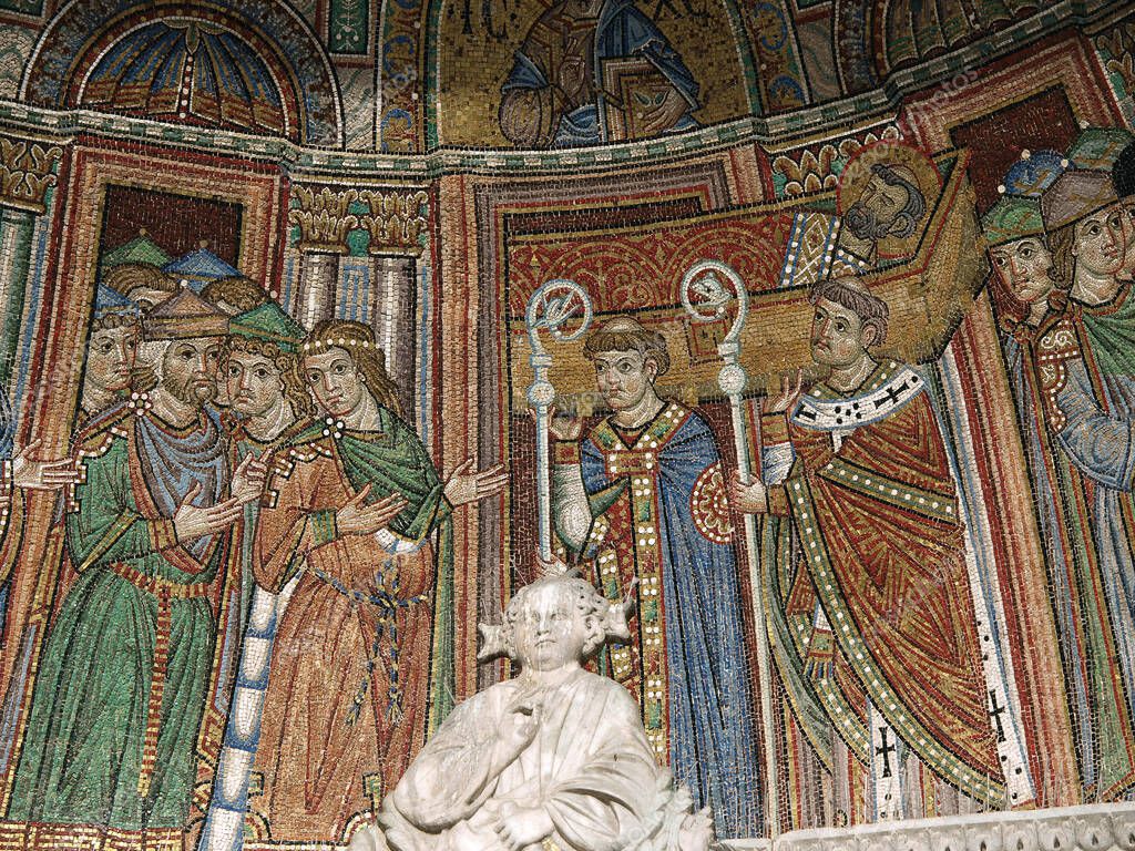 Venecia - La basílica de San Marcos. El portal de San Alipio 2024