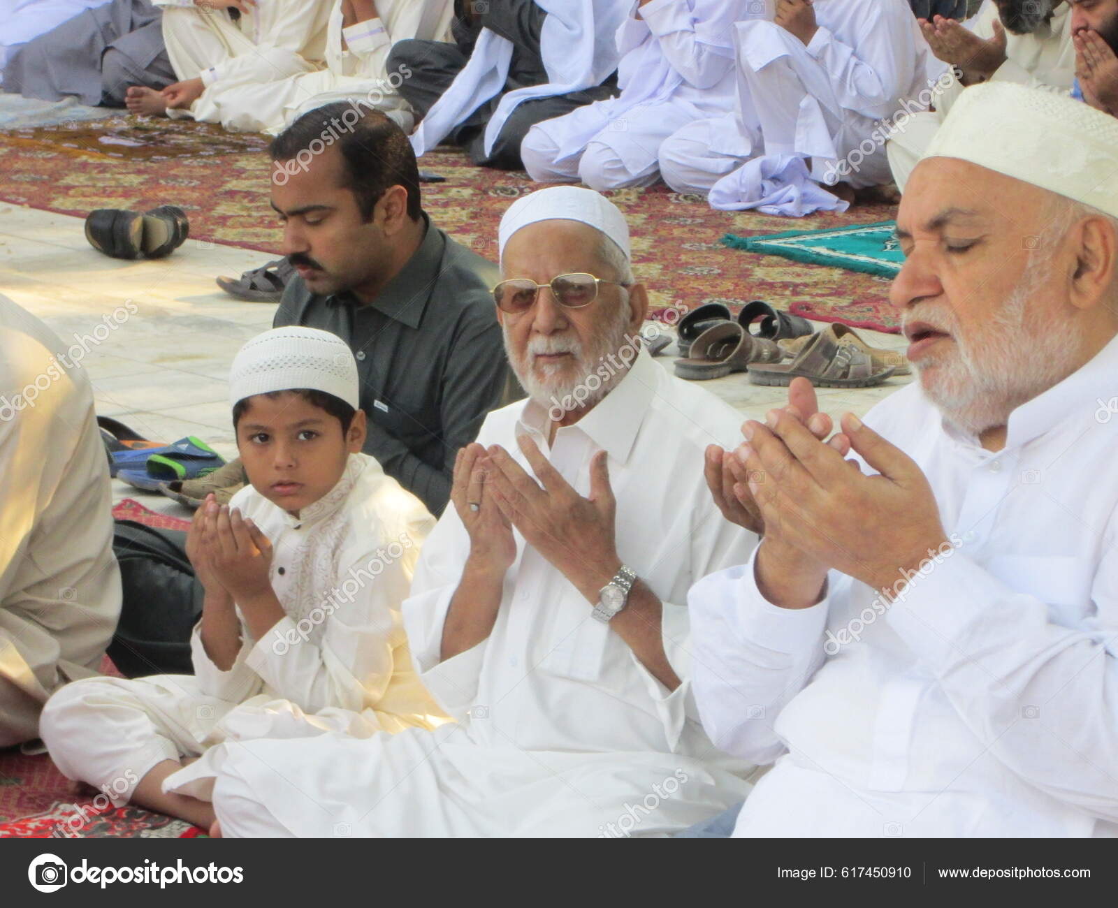 Pakistan Peshawar Muslims Celebrate Eid Adha Offering Prayers Mosque ...