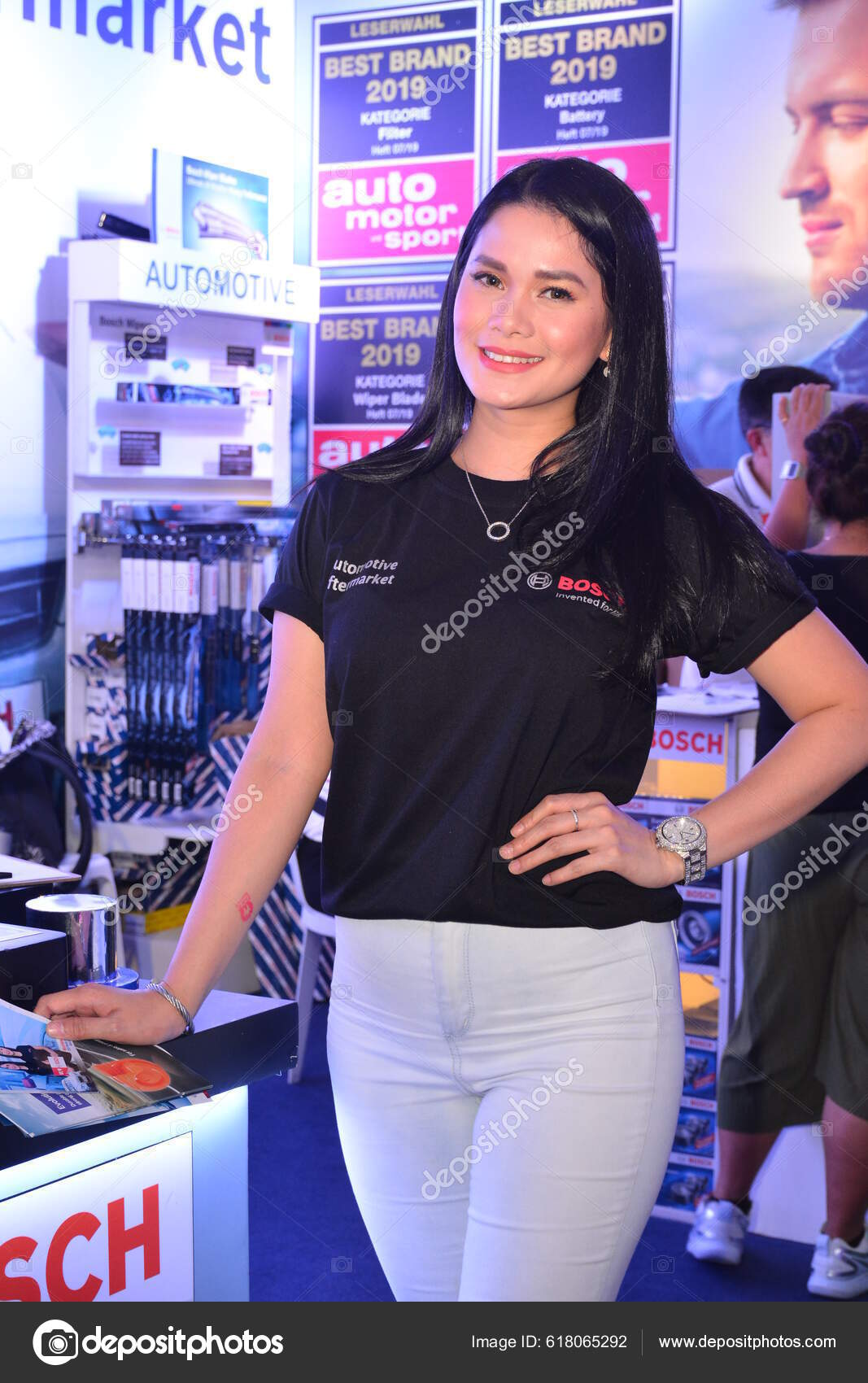 Bosch Wiper Female Model Manila International Auto Show – Stock ...
