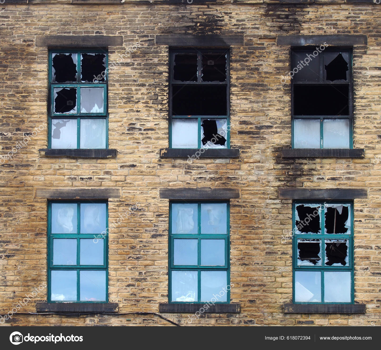 Broken Windows Large Burned Out Old Industrial Building Fire — Stock ...
