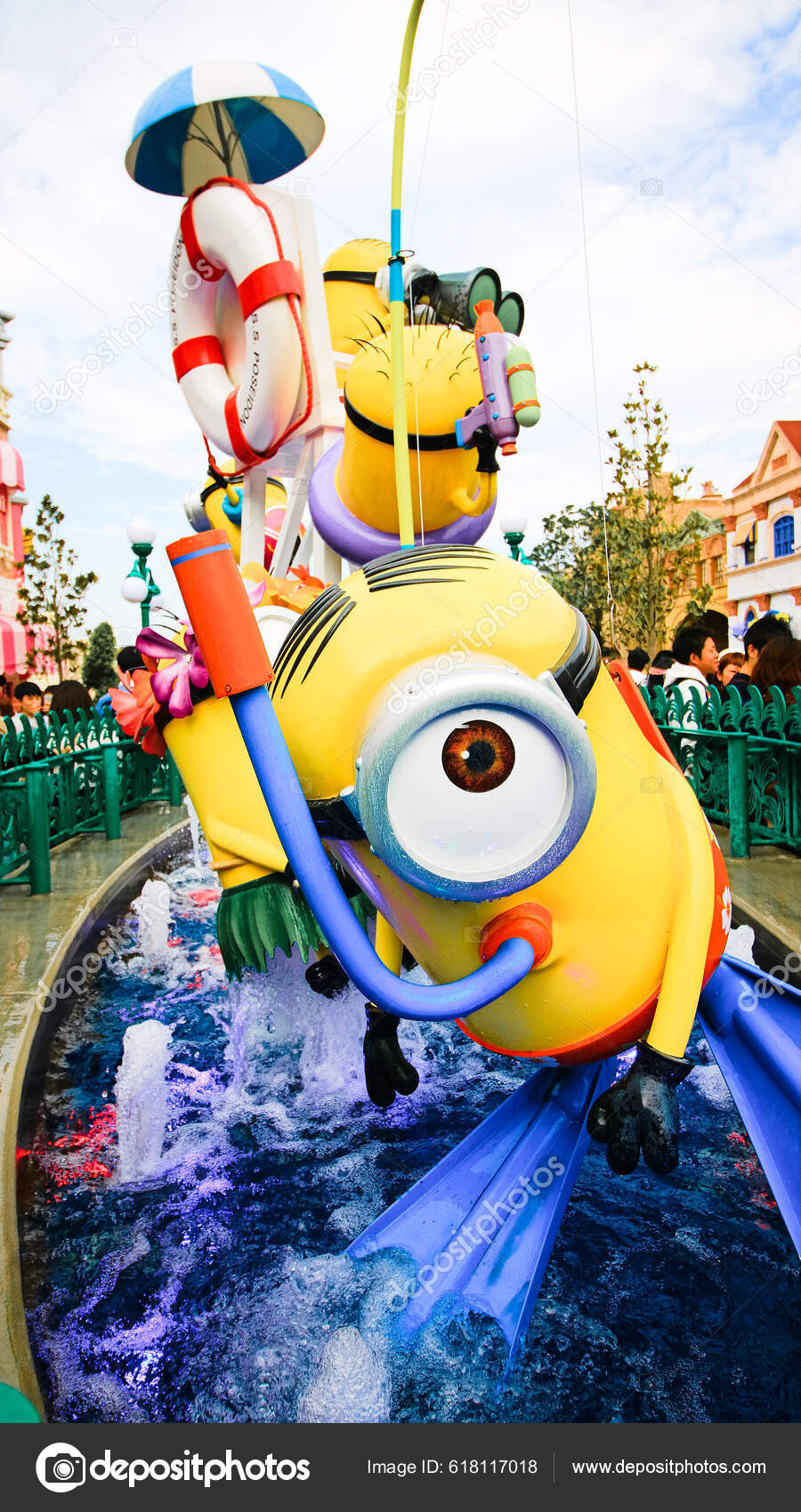 Statue Minions Despicable Minion Mayhem Movie Minion Park Universal ...
