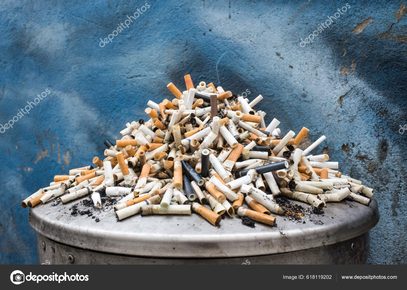Close Shot Pile Cigarettes Trash Bin — Stock Photo © YAY_Images #618119202